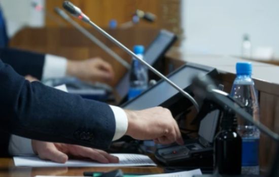 Conference Microphones With Electronic Voting Rental London - Event Expert